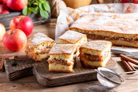 BRZI KOLAČ SA JABUKAMA I JOGURTOM Izdašna poslastica koja uvek uspe FOTO
