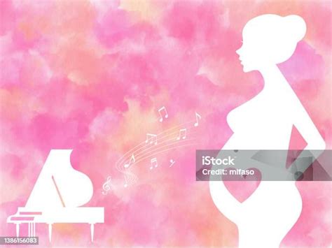 클래식 음악과 그랜드 피아노 실루엣을 연습 하는 임산부 아기에 대한 스톡 벡터 아트 및 기타 이미지 아기 음표 임신
