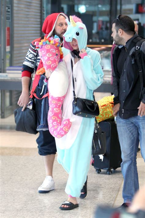 Miley Cyrus At Airport In Sydney Hawtcelebs