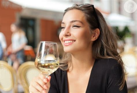 Foto Dieta para perder barriga a bebida alcoólica tem calorias e por isso seu consumo deve