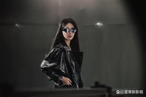 杨紫骑着小电驴开心下班 全国巡骑再上热搜新闻频道中华网