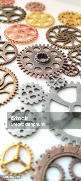 복잡한 기어 메커니즘 디스플레이 산업 워크샵 근접 촬영 중립 배경 크리 에이 티브 개념 0명에 대한 스톡 사진 및 기타 이미지 Istock