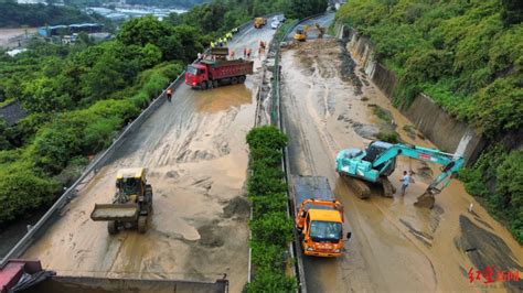 16个小时连续奋战京昆高速西昌至攀枝花方向泥石流路段恢复双向通行 腾讯新闻