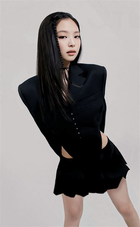 Moon Adlı Kullanıcının Jennie Panosundaki Pin Ünlüler Kıyafet Moda