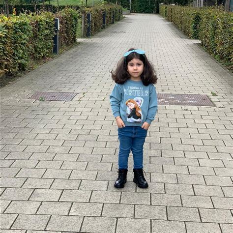 عکس های دختر زیبای علیرضا بیرانوند با بی امِ پدرش