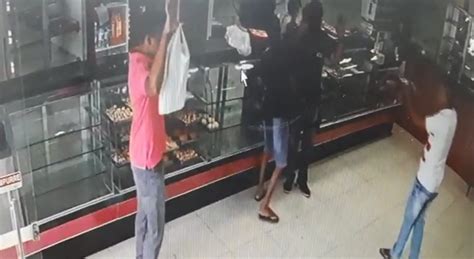 Preso suspeito ameaçar cliente e funcionários durante assalto a