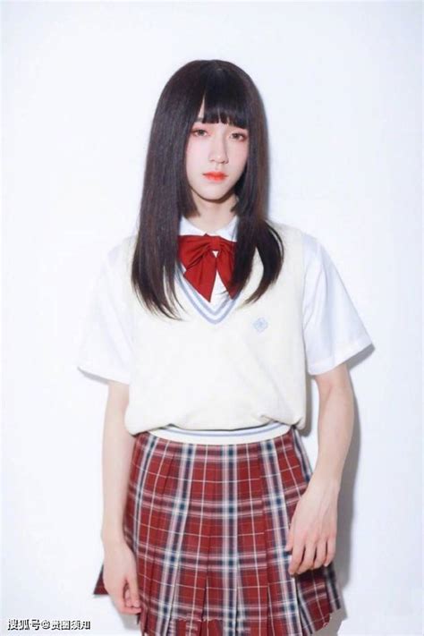 时代少年团贺峻霖晒女装造型，高颜值大长腿反串女明星毫无违和感丁程鑫
