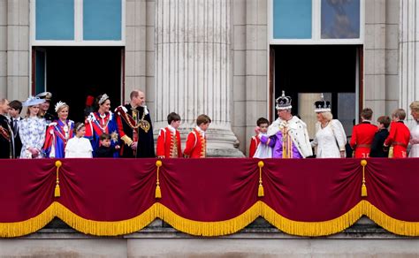 Línea De Sucesión Al Trono Británico Tras La Proclamación De Carlos Iii