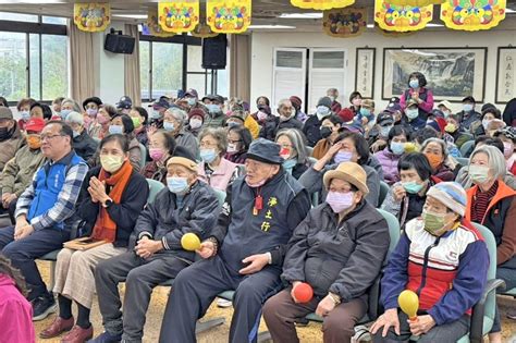 歡慶「幸福女王」國際婦女節 八德榮家結合樂團透過懷舊歌曲攜手住民長輩回憶美好歲月