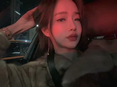 크리스마스 전까진 연말 크리스마스 분위기로 설레는데 크리스마스 끝나면 한살 더 먹는 신년이라 남은 연말마저 씁쓰름 🥲 남은