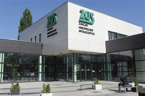 Lista P Ac W Zus Ile Zarabiaj Pracownicy Zak Adu Ubezpiecze Spo Ecznych Natemat Pl