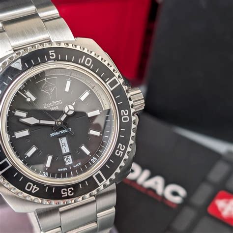 [n Mint] Zodiac V Wolf Zo2306 Day Date Quartz 300m Divers Mens Watch