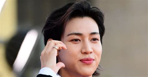 [포토] 뱀뱀 볼하트