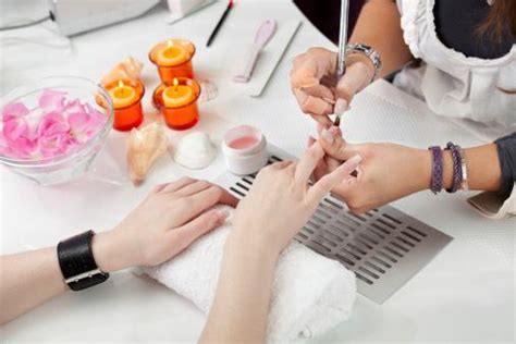 Choosing Between Gel Nails And Acrylic Nails Lovetoknow