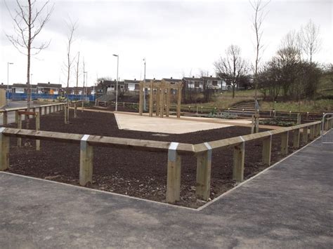 Metal And Wood Knee Rails Trevor Burns Fencing Contractors