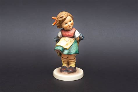 ゲーベル フンメル人形 『bashful（恥ずかしがり屋さん）』を買い取りました｜ブランド食器買取のセレクターズ