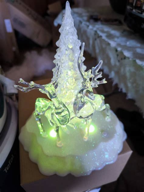 Коледна украса видове Аксесоари Хасково Светещи и пеещи елени 10 лева Два броя ма