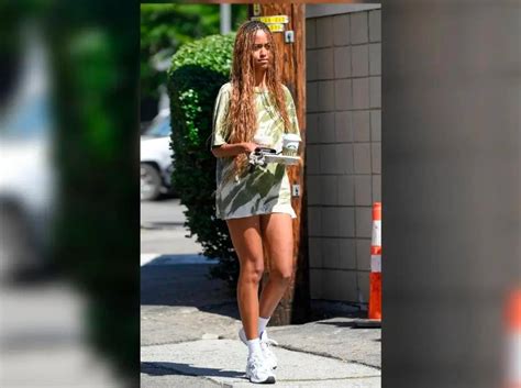 Malia Obama Dyes Hair Red Debuts Shorter Haircut In Recent Sighting