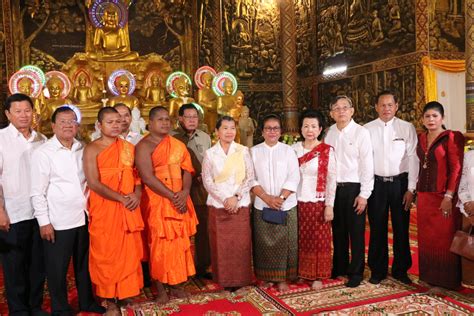 អាជីវករជាច្រើននាក់ ផ្ទុះ កា រត វ៉ា បិ ទ ផ្លូវ រឿងមេគយ ច្រកទ្វារព្រំដែនបុសមន គា