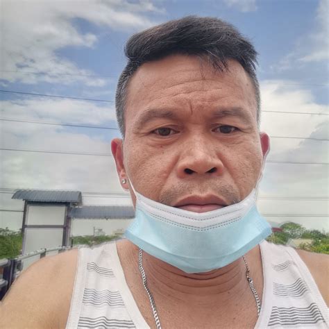 Malalaking Punso Sa Gilid Ng Pader Ng Bahay Lingligan Monuz Nueva