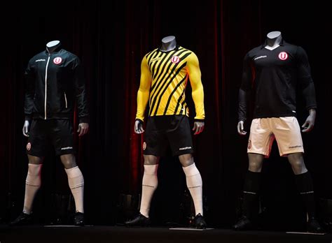 Universitario Esta Es La Nueva Camiseta Elegante Para Celebrar Sus