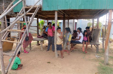 ស្ត្រី បុរីកីឡា ខ្លះ ក្លាយ ជា អ្នក រក ស៊ី ផ្លូវ ភេទ ក្រោយ ការ បណ្ដេញ