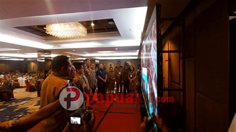 Paulus Waterpauw Launching E Kriting Sistem Informasi Satu Data