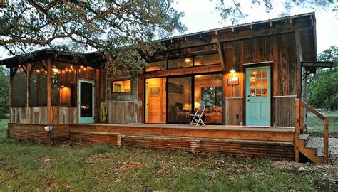 บ้านไม้เรือนน้อย สไตล์คันทรี่ โครงสร้างของบ้านหลังนี้ได้มาจากวัสดุไม้