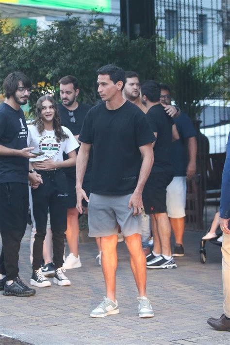 Campeões Da Libertadores Paulo Ganso E Fábio Deivson Atendem Fãs No