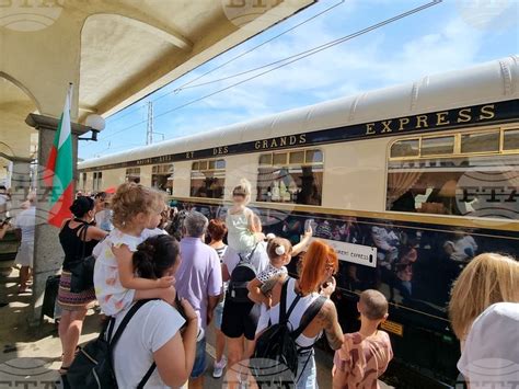 Ориент Експрес пристигна в Русе с 83 туристи пред погледа на множество русенци Утро