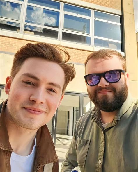 𝑱𝒐𝒔𝒆𝒇 𝑳𝒐𝒄𝒌𝒆 And 𝑲𝒊𝒕𝒕𝒚 𝑪𝒐𝒏𝒏𝒐𝒓🍂 No Instagram “kit With A Fan In London