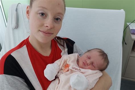 À Alençon le premier bébé est né le janvier et cest une petite Léna