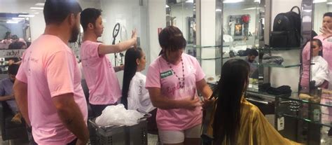 Mulheres Cortam O Cabelo Pelo Bem De Outras Mulheres