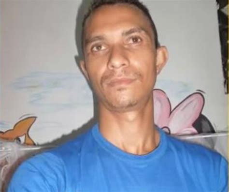 Homem é Empurrado Por Colega E Tem Cabeça Esmagada Por ônibus Em