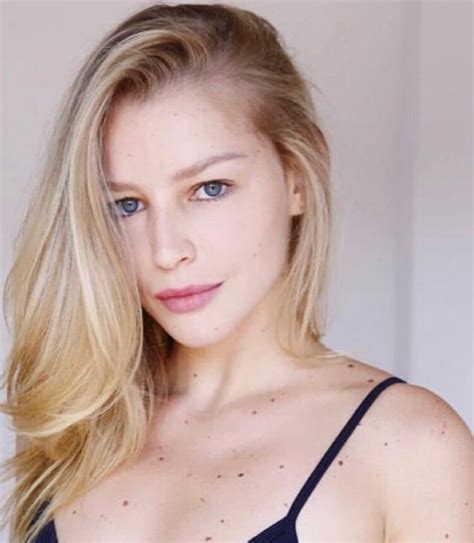 Rhaisa Batista Muda O Visual Para Viver Uma Francesa Em Bom Sucesso