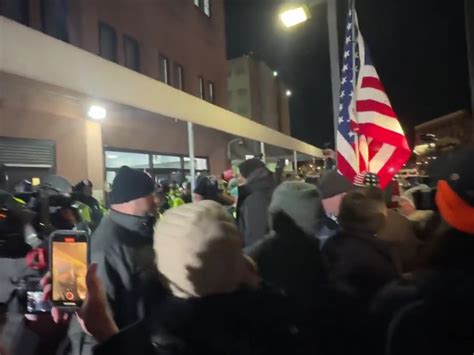 Scuffle Erupts Outside Of Dc Jail Housing Jan 6 Inmates As Families And