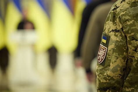 Президент вручив сертифікат на житло родині загиблого Героя України з Хмельницького XМ ІНСАЙД