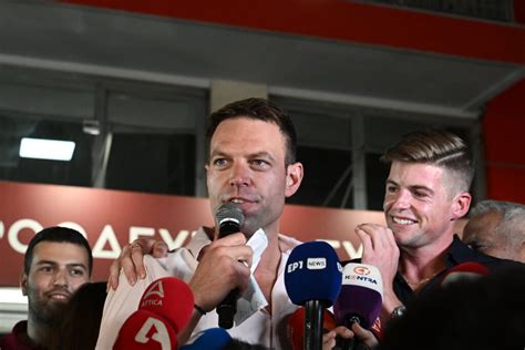 Ο Κασσελάκης εύχεται με τα ανίψια του και τον Τάιλερ «καλή χρονιά και «happy New Year