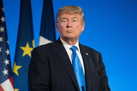 Трамп Байден не может управлять страной и должен уйти из Белого дома