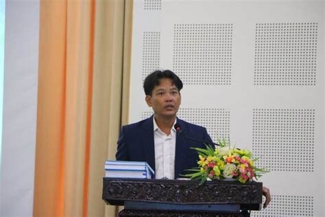 បណ្ឌិត សុខ ទូច អំពាវនាវឱ្យអ្នកឧកញ៉ា ឧកញ៉ា ជួយឧបត្ថម្ភបោះពុម្ពសៀវភៅ