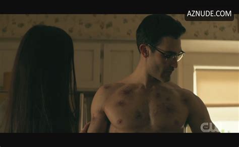 Tyler Hoechlin Shirtless Scene In Superman And Lois Aznude Men