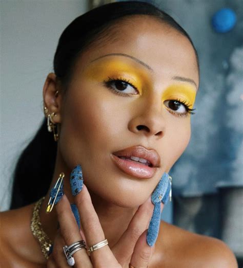 The Uni Liner Trend Is The Perfect Way To Showcase Your Creativity