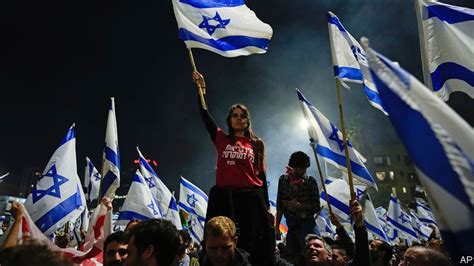 Under Pressure Binyamin Netanyahu Has Nowhere Good To Turn