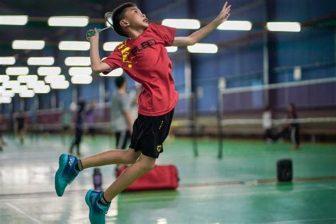 Cara Smash Badminton Yang Keras Dan Tajam