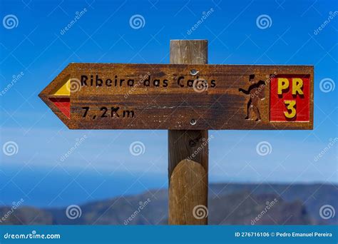 Direction Indicator Arrow For The Pedestrian Trail Pr3 Ribeira Das Cales 7 2 Km Madeira