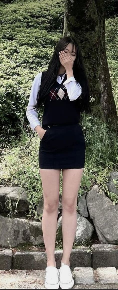 옷에 있는 꾸우울이님의 핀 여자 교복 교복 스타일 청소년 여자 패션