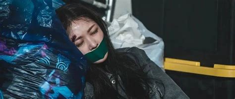 开局高潮，尺度逆天，它是下个全球爆款？鬼怪村民女子