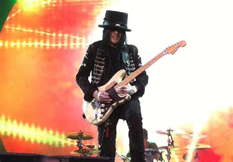 Mick Mars Guitars And Gear List 2024 Update Guitar Lobby