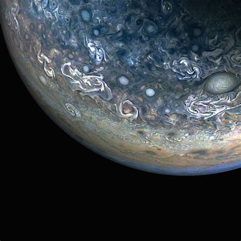 La Misión Juno De La Nasa Captura Imágenes De Las Coloridas Y Caóticas