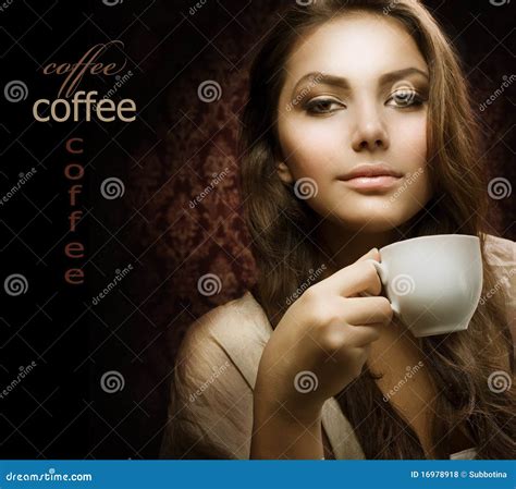 Beautuful женщина кофейной чашки Стоковое Фото изображение насчитывающей черный летание 16978918